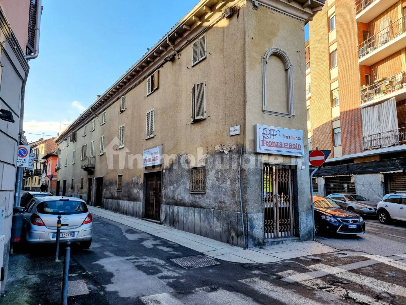 Locale commerciale in Vendita