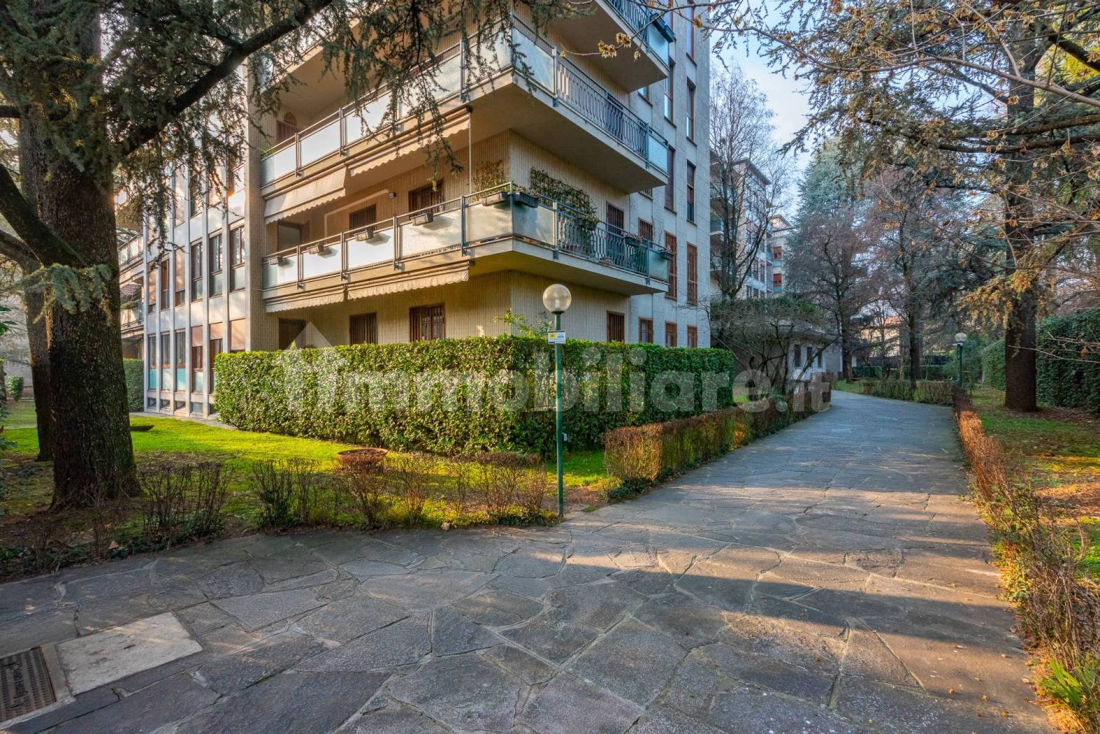 Bilocale via Giacomo Leopardi, Parco, Monza