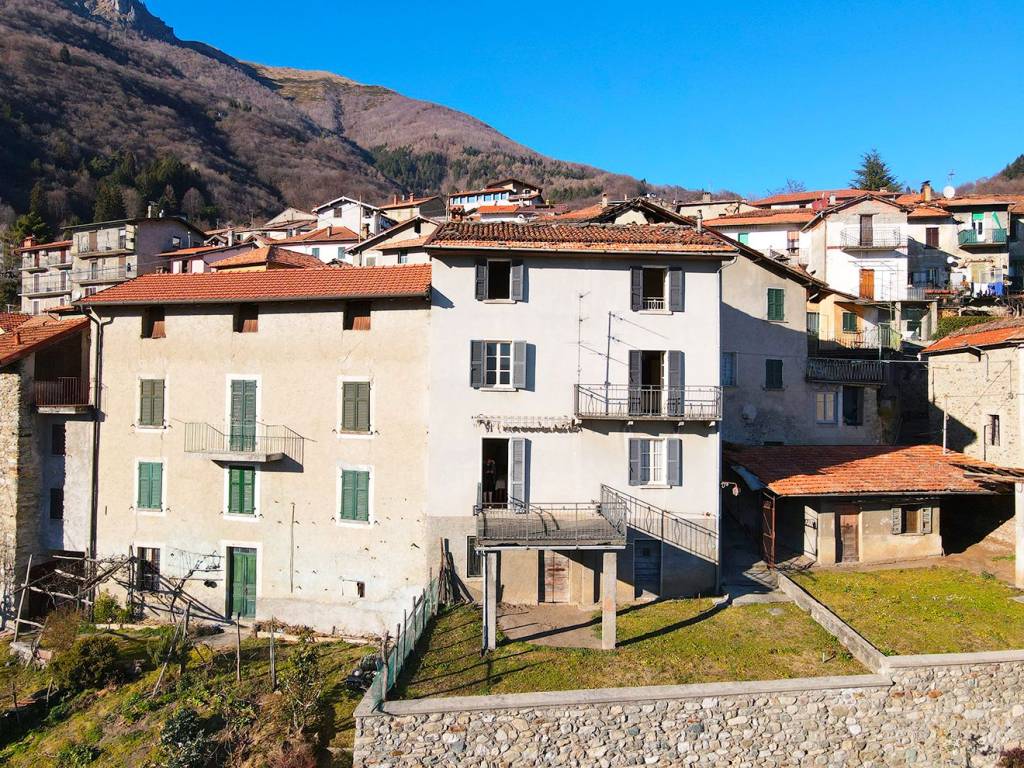 Vendita Villa unifamiliare in Località Plesio Plesio. Con terrazza, 350 ...