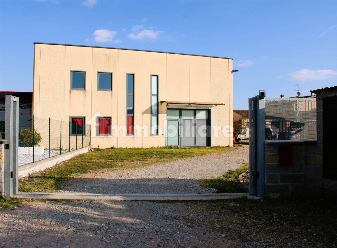 Locale commerciale in Vendita