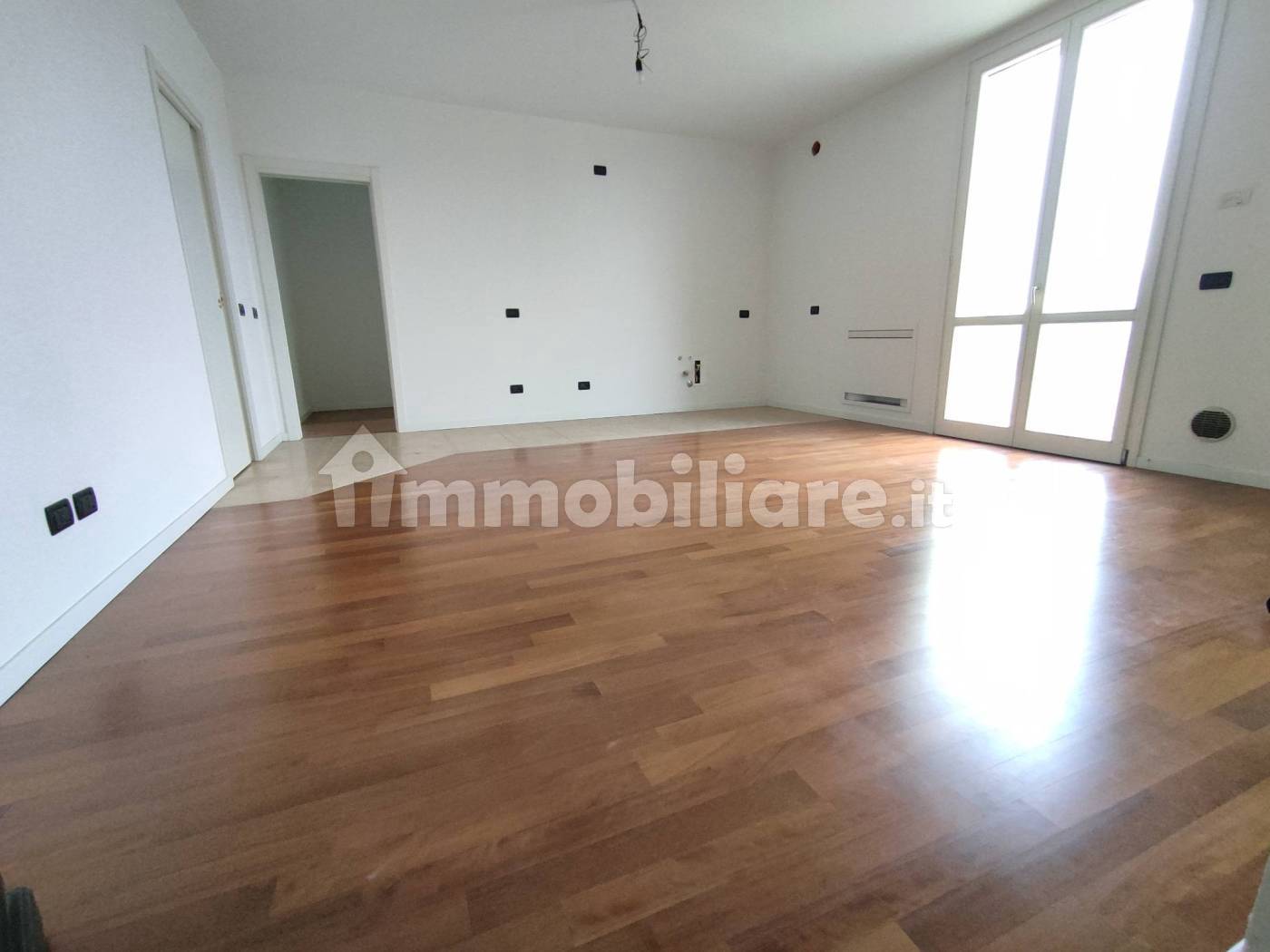 Trilocale ottimo stato, secondo piano, Centro, Sospiro