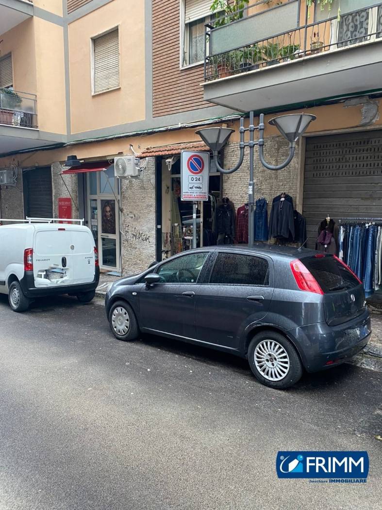 Locale commerciale in Vendita