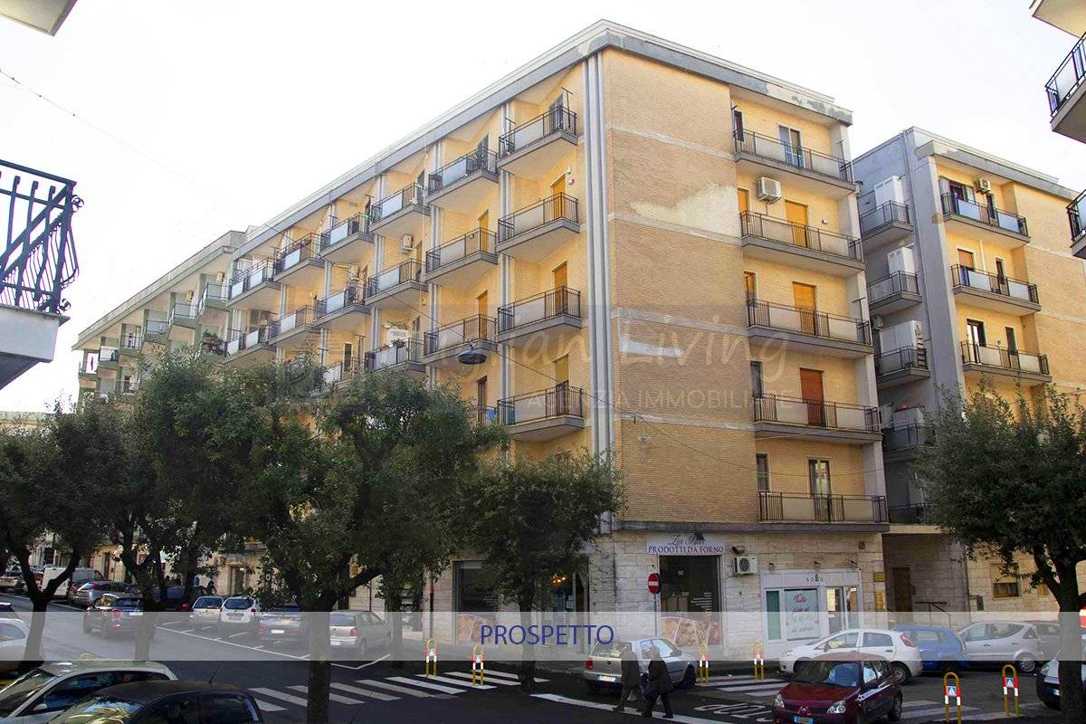 Locale commerciale in Vendita