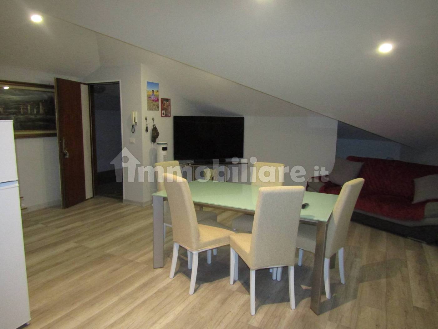 Bilocale ottimo stato, secondo piano, San Marcello