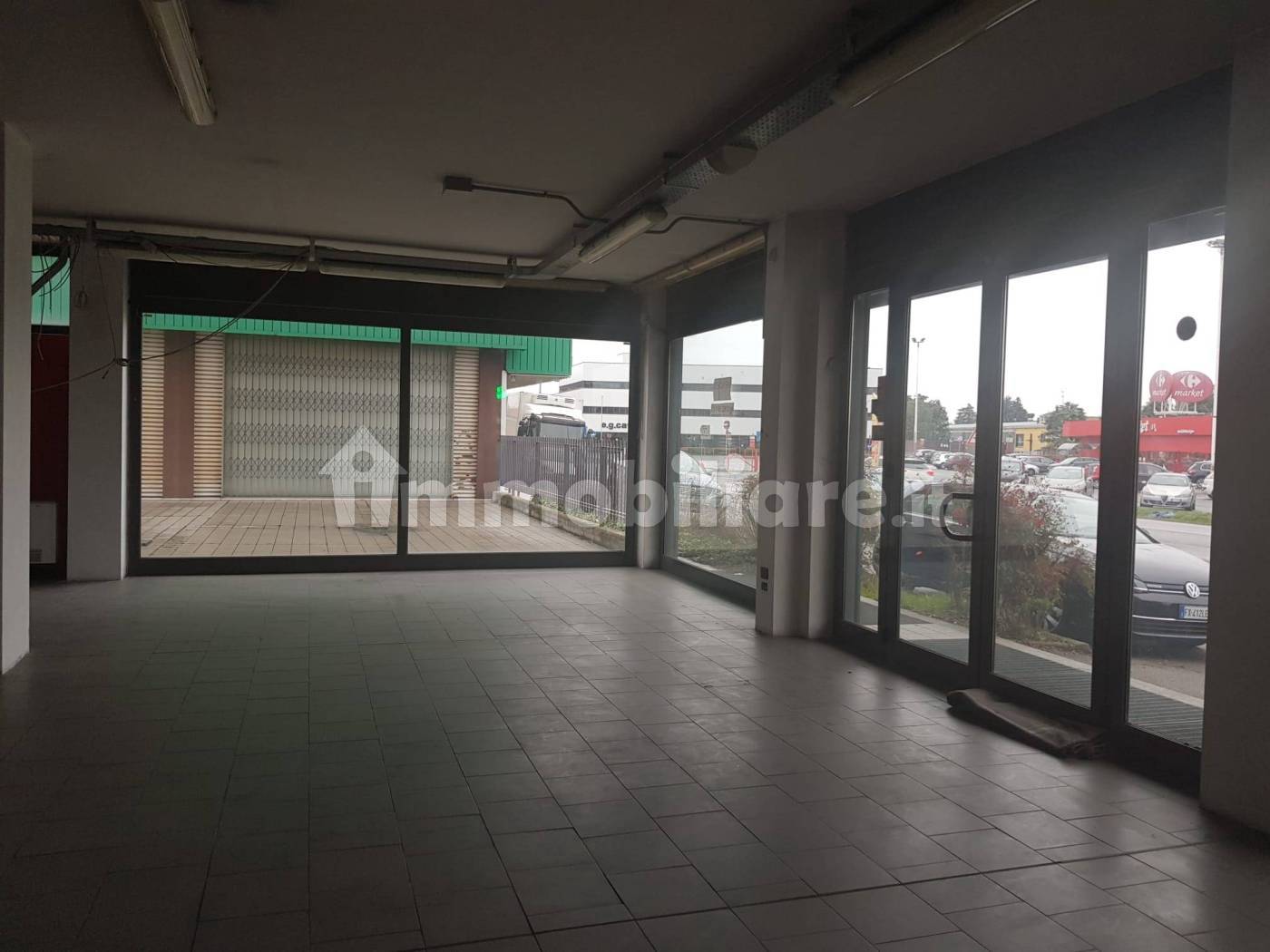 Locale commerciale in Vendita