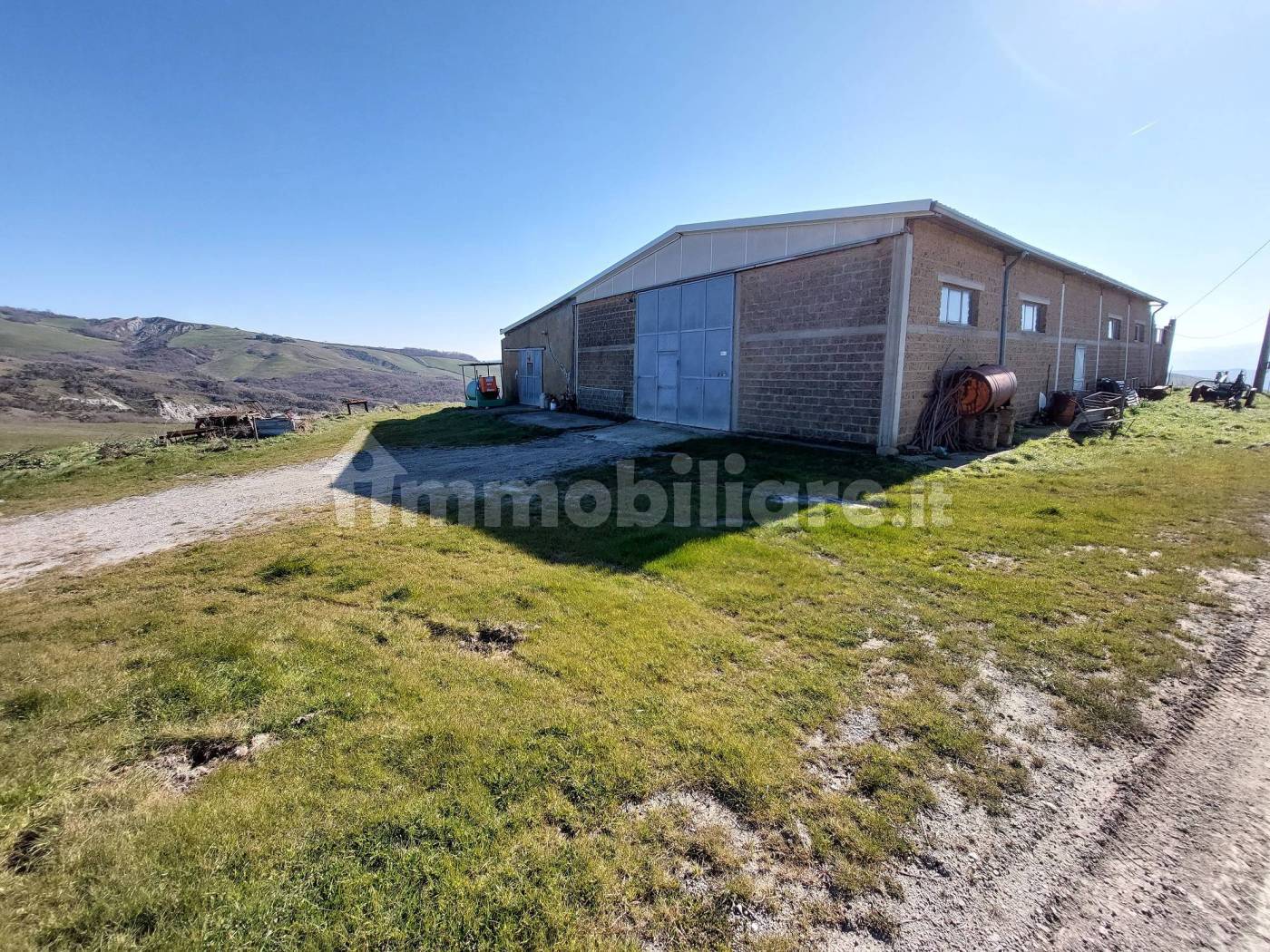 Locale commerciale in Vendita