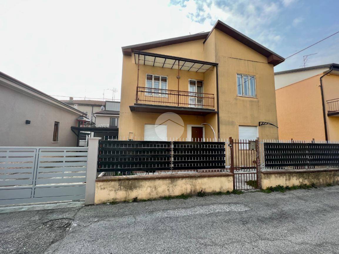 Quadrilocale via Sant&#x27;Antonio 29, Centro, San Giovanni Lupatoto