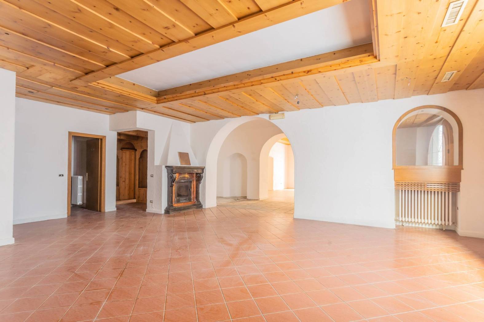 Locale commerciale in Vendita