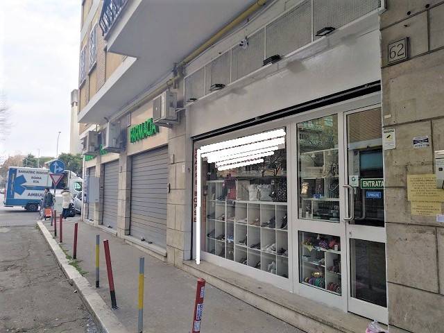 Locale commerciale in Vendita