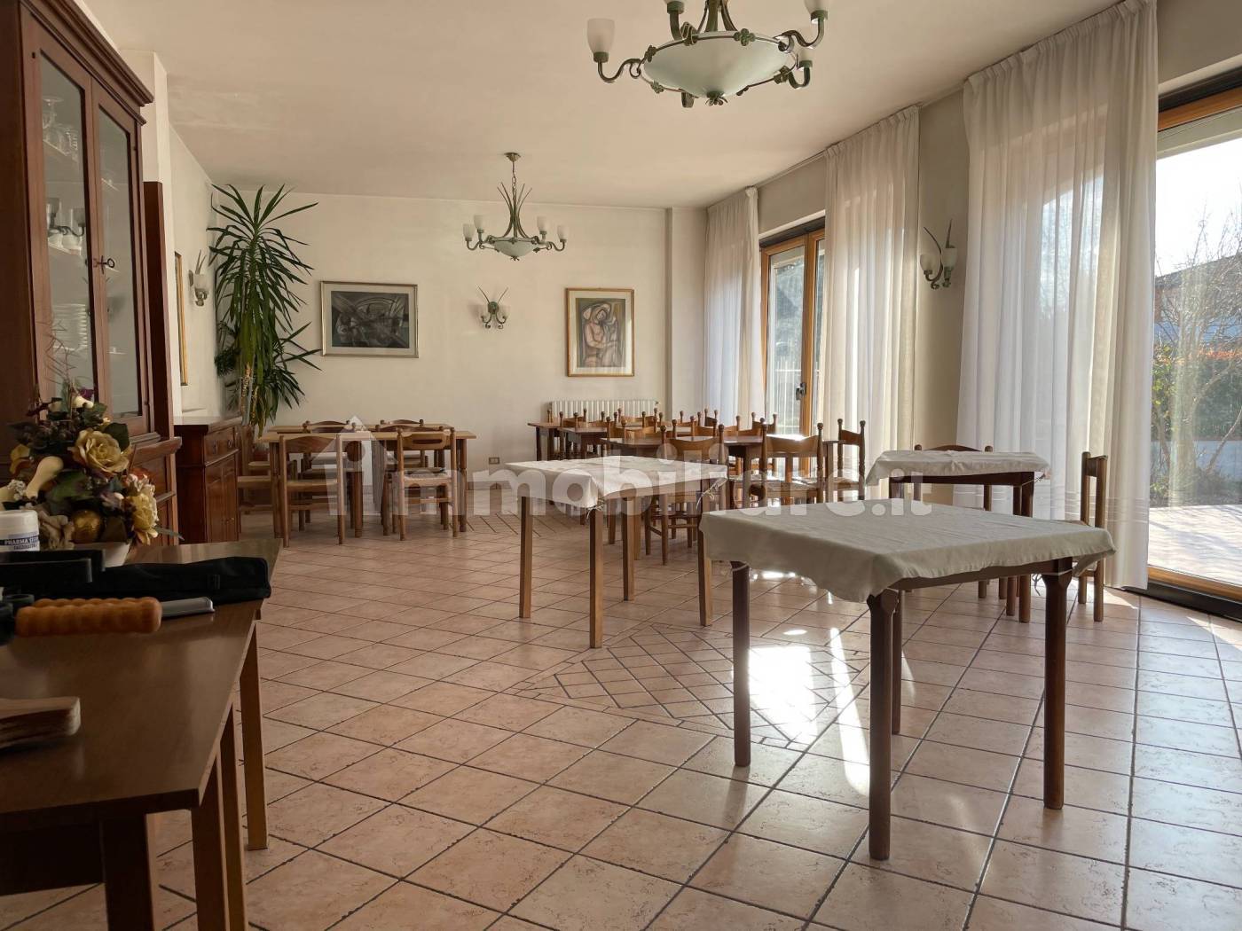 Ristorante con laboratorio in Vendita