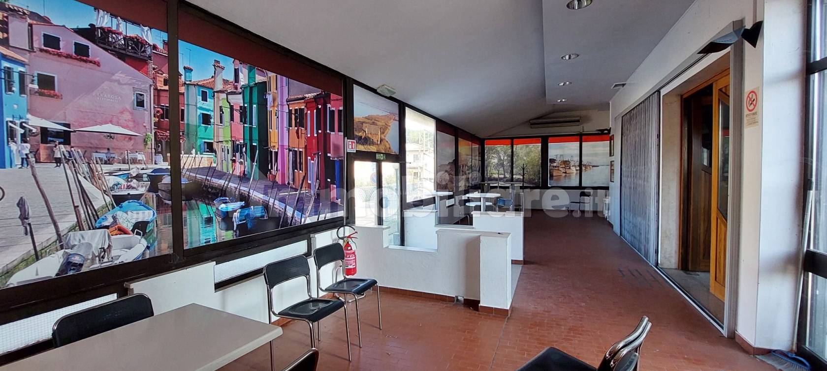 Locale commerciale in Vendita