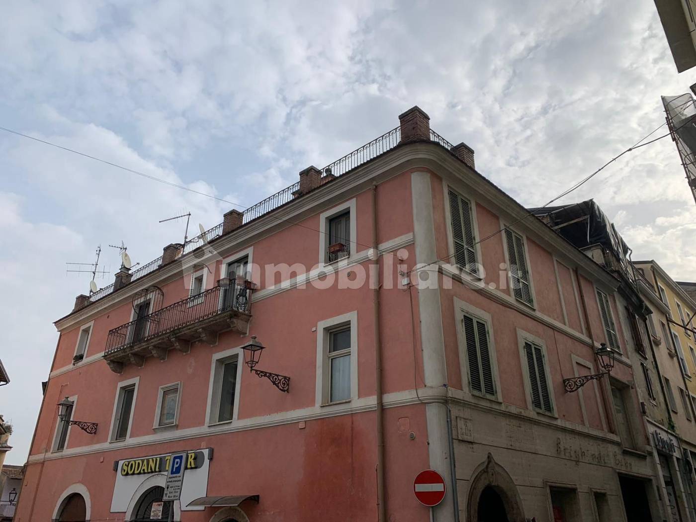 Trilocale piazza Giuseppe Garibaldi 19, Centro, Frosinone