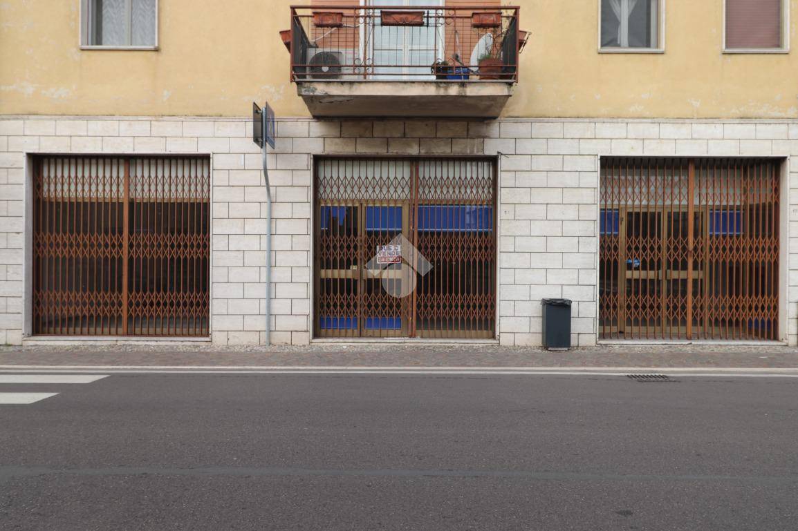 Bilocale buono stato, piano terra, Centro, Marmirolo