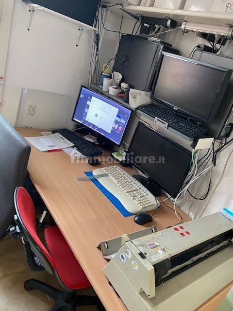 Attività commerciale con laboratorio in Vendita