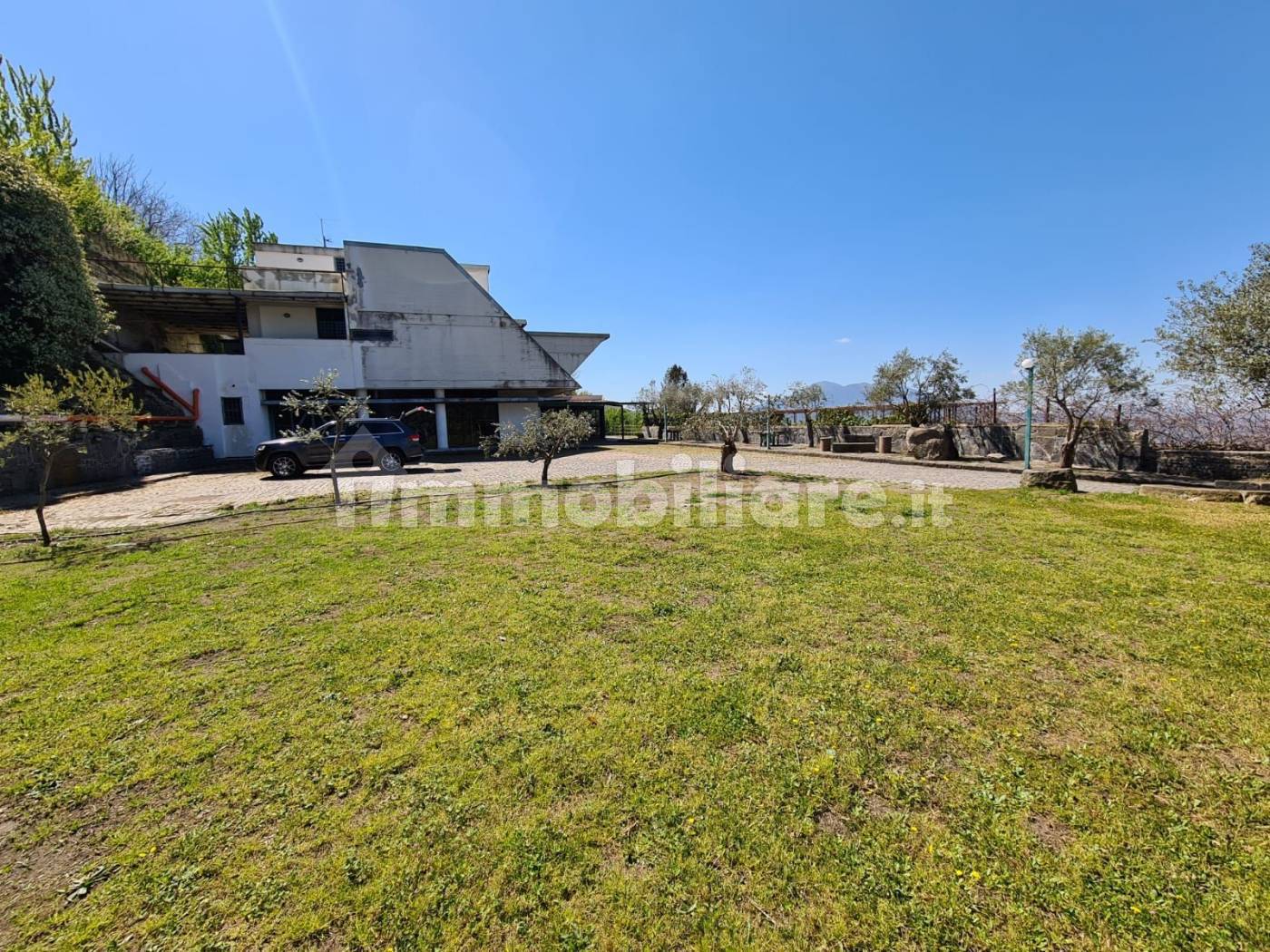 Locale commerciale in Vendita