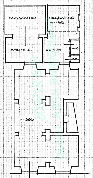 Locale commerciale in Vendita