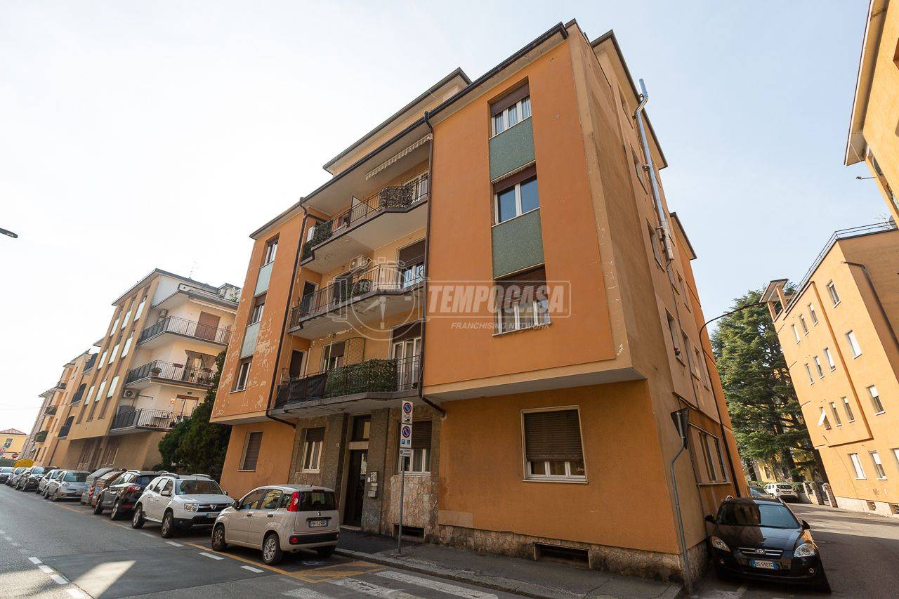 Bilocale via Giovanni Berchet 11, Volturno, Brescia