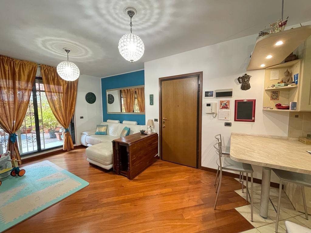 Trilocale ottimo stato, piano terra, Quarto Oggiaro, Milano