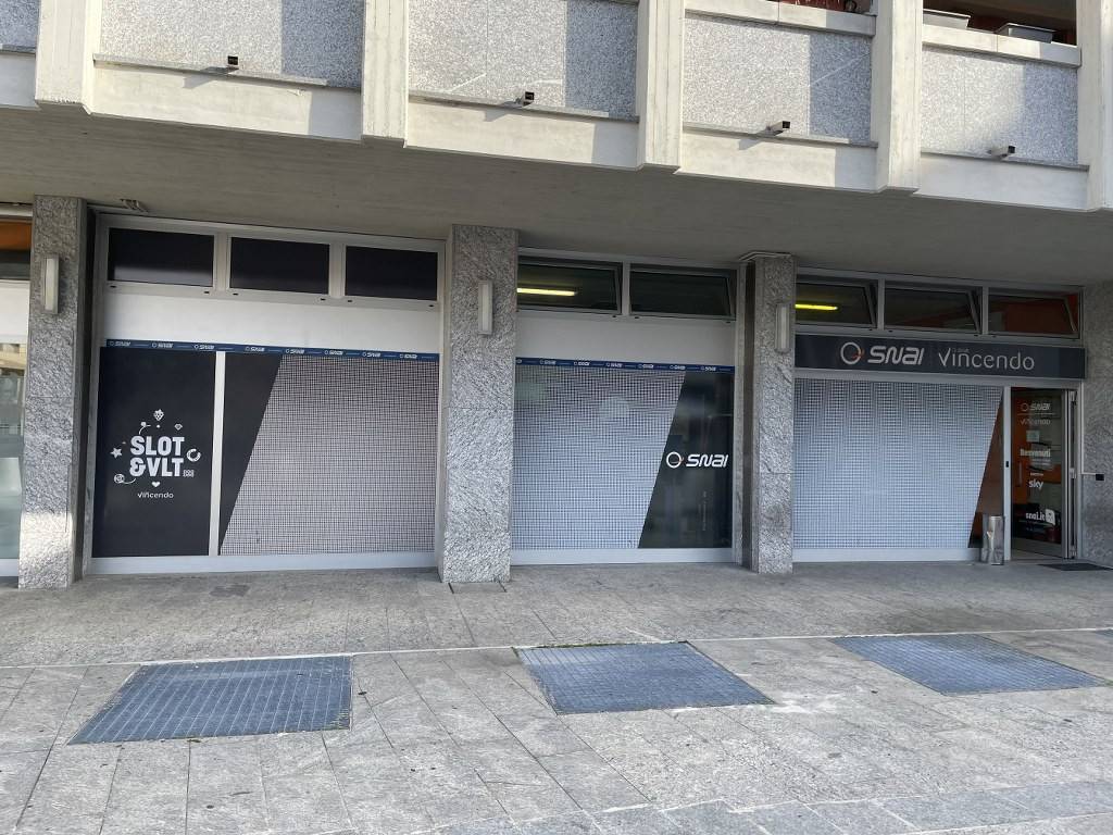 Locale commerciale in Vendita