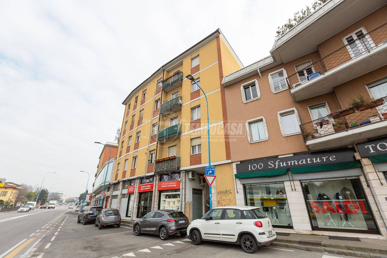 Trilocale via Valcamonica 11, Fiumicello, Brescia