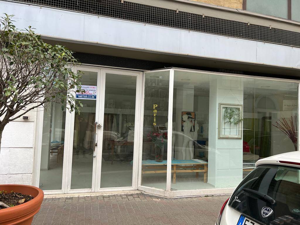 Locale commerciale in Vendita
