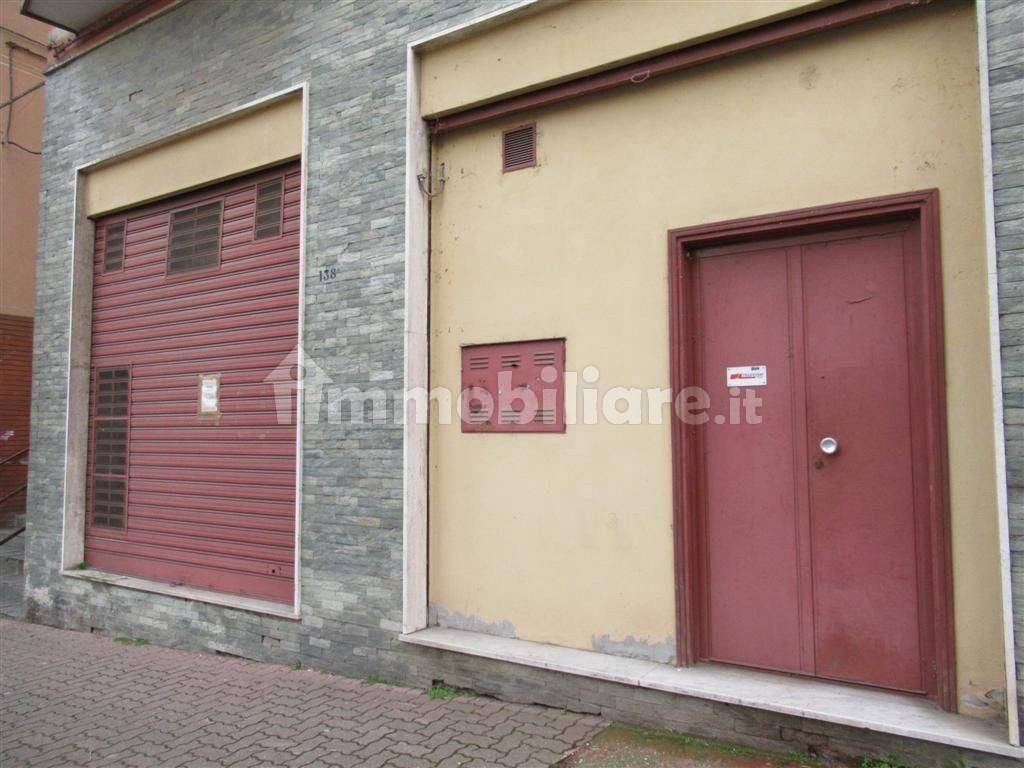 Locale commerciale in Vendita