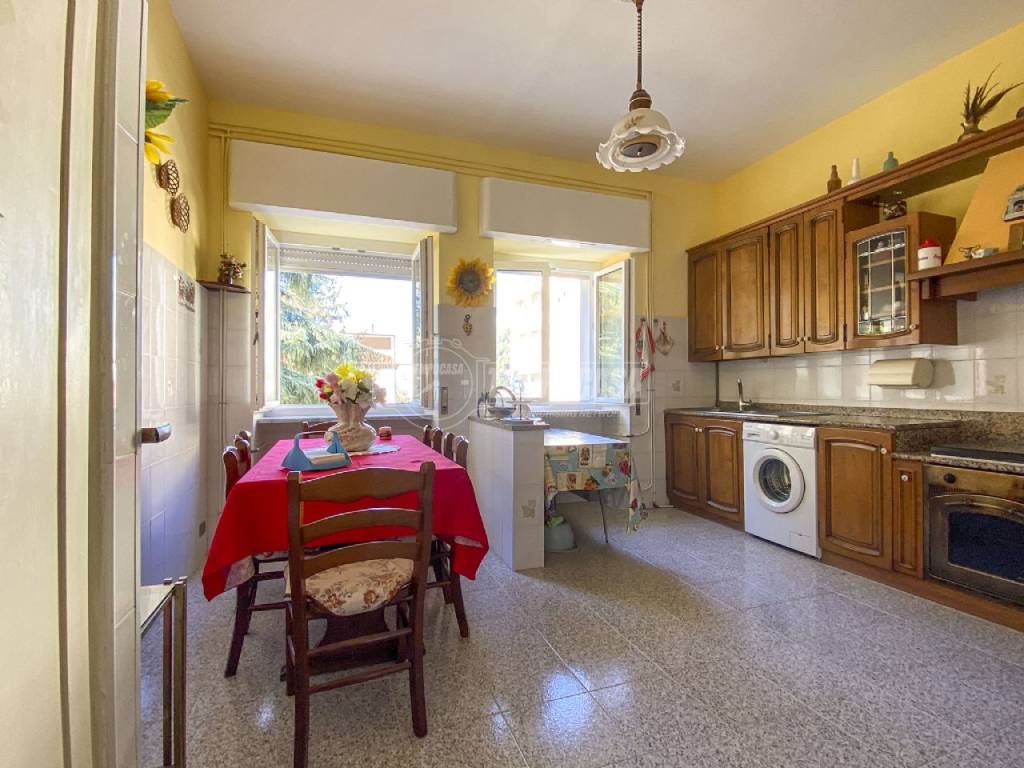 Vendita Appartamento Viterbo. Quadrilocale in via del Carnaro. Buono ...