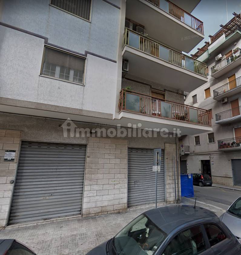 Locale commerciale in Vendita