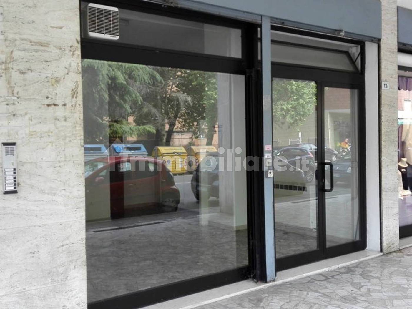 Locale commerciale in Vendita