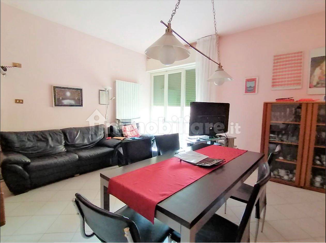 Quadrilocale buono stato, primo piano, Marina di Carrara, Carrara