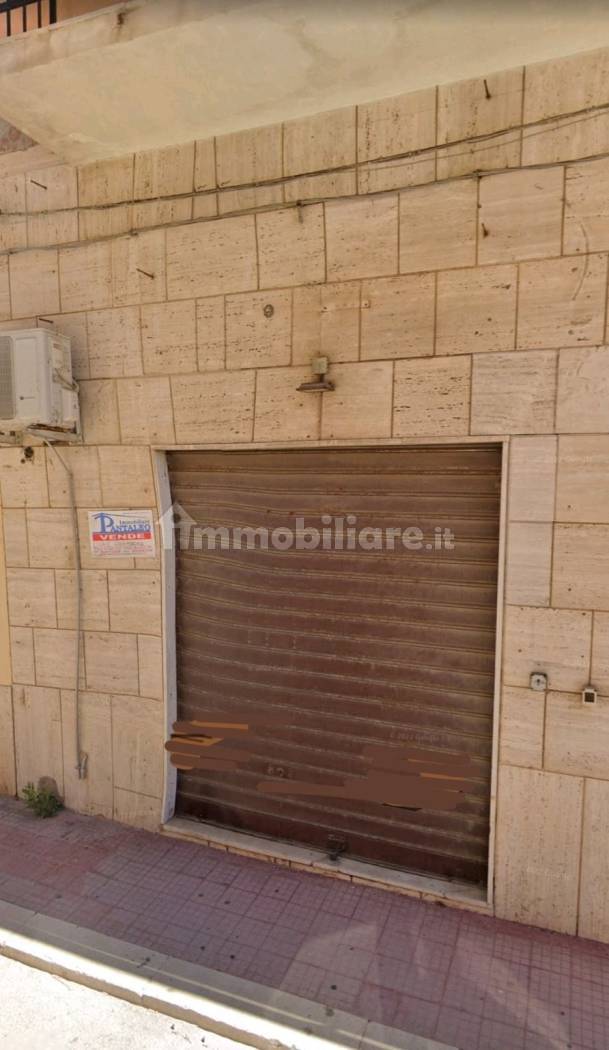 Locale commerciale in Vendita