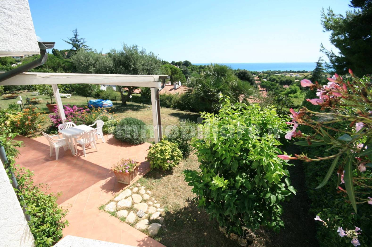 Trilocale via dei Tigli 48b, Villaggio Taunus, Numana