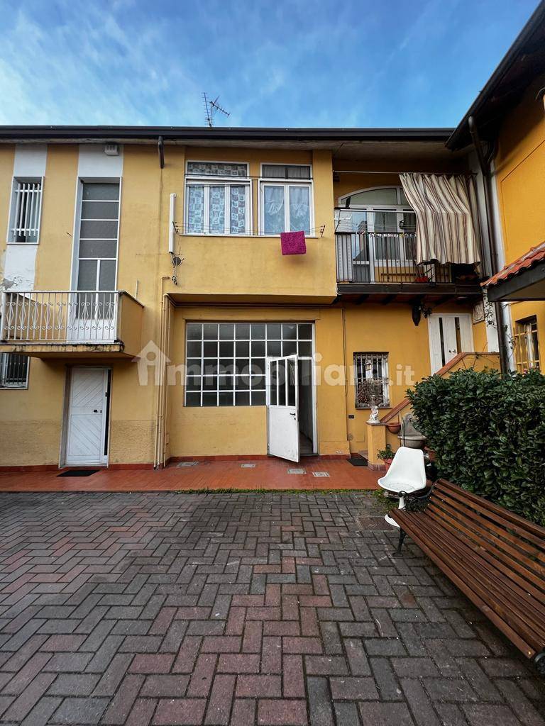 Locale commerciale in Vendita