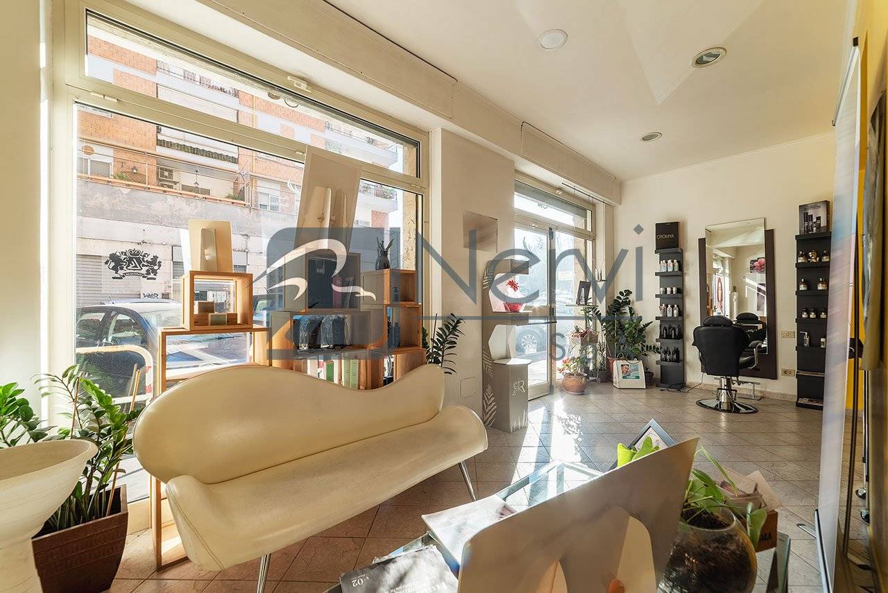 Locale commerciale in Vendita