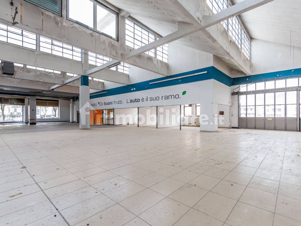 Negozio - Locale commerciale viale Giulio Cesare 211, Novara, Rif ...