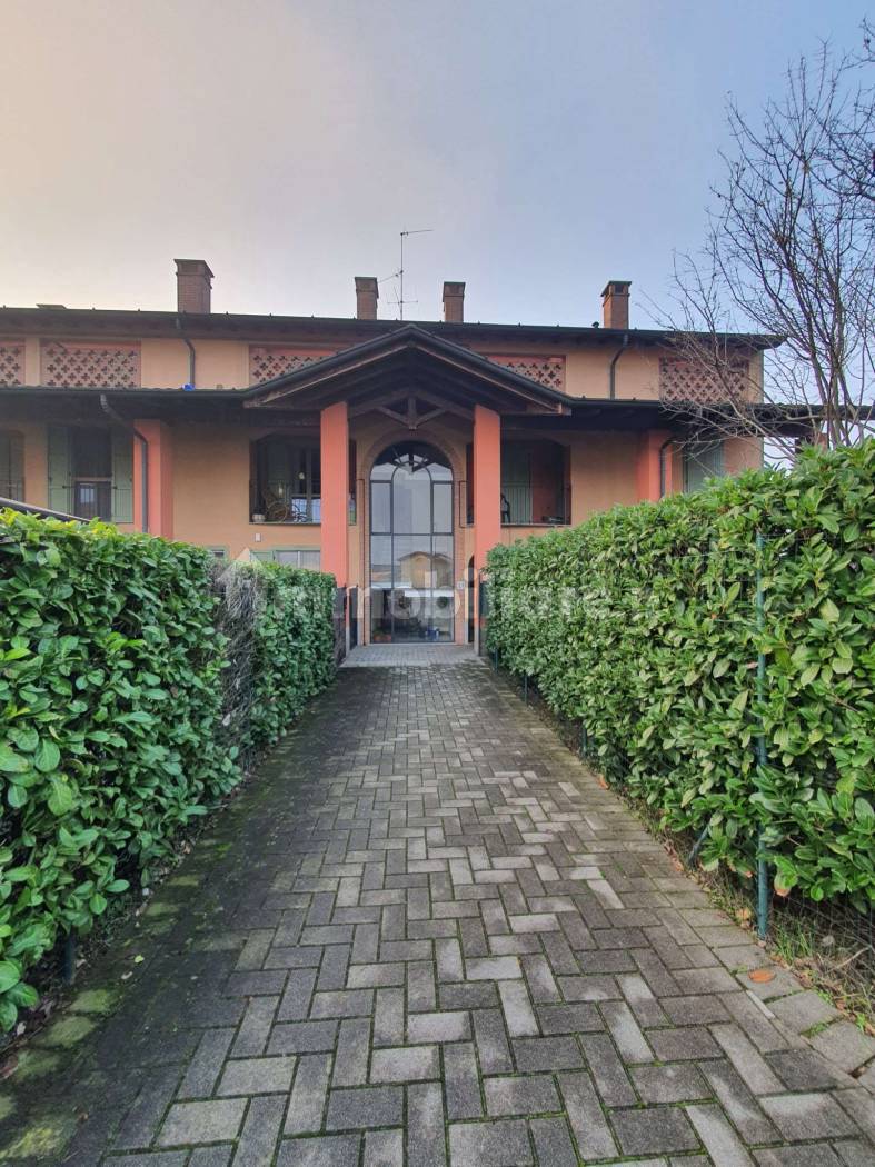 Trilocale via Barni, Centro, Dovera