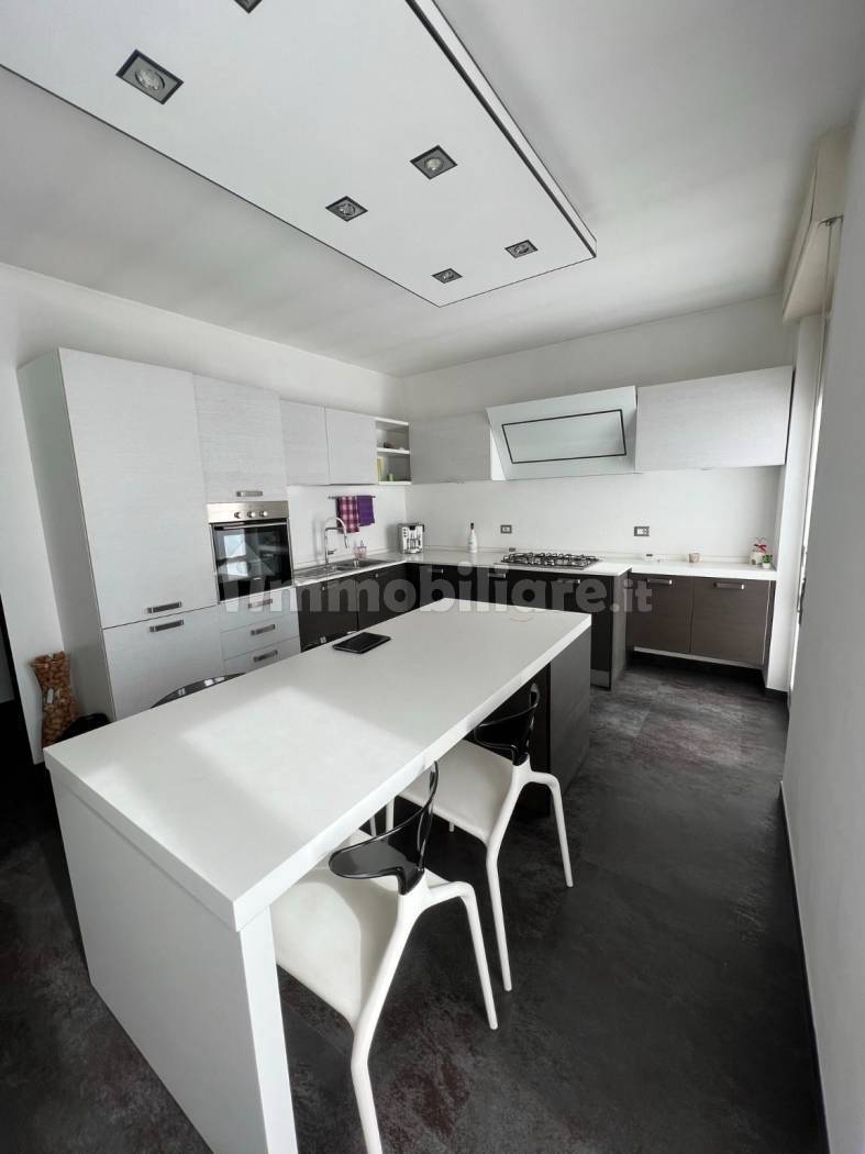 Trilocale piazza Martiri 29, Centro, Invorio