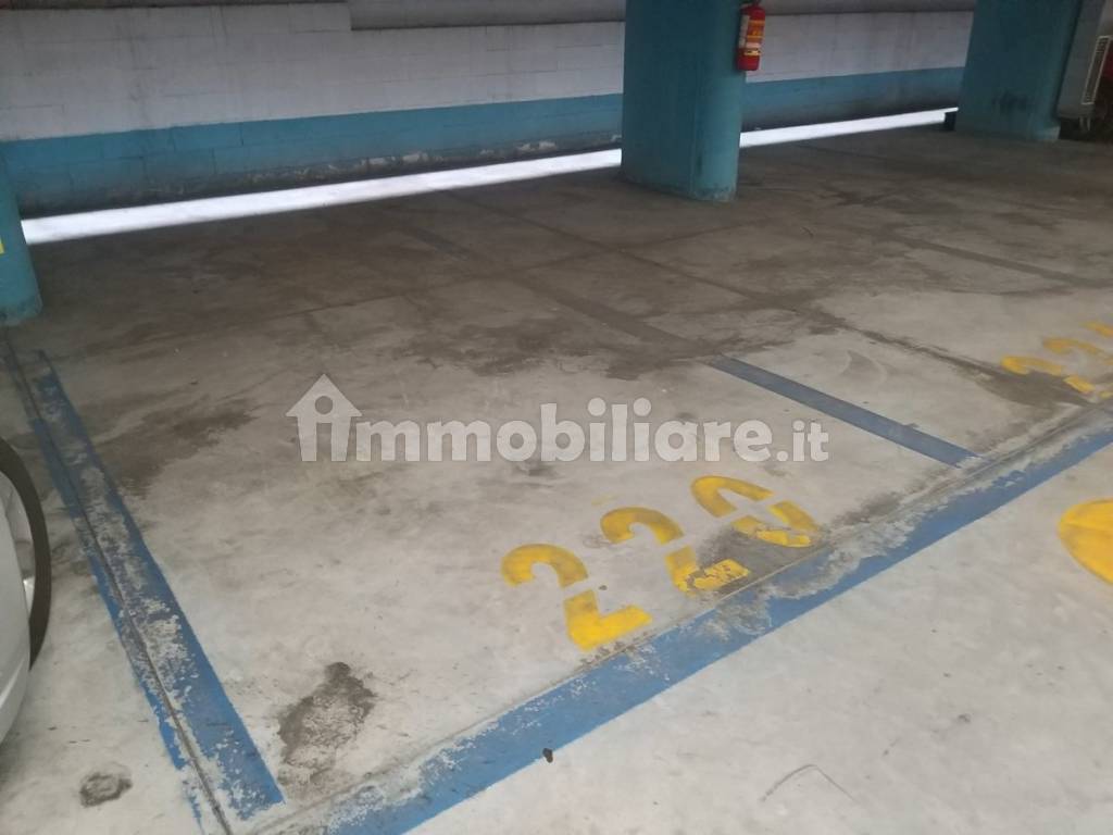 Posto auto - moto piazza dell'Otto Agosto, Bologna, Rif. 101410745 ...