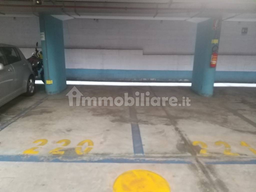 Posto auto - moto piazza dell'Otto Agosto, Bologna, Rif. 101410745 ...