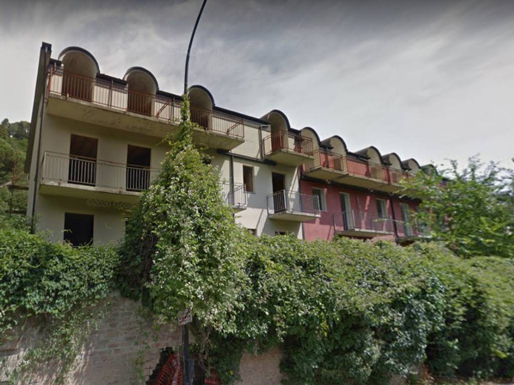 Stabile o palazzo in Vendita