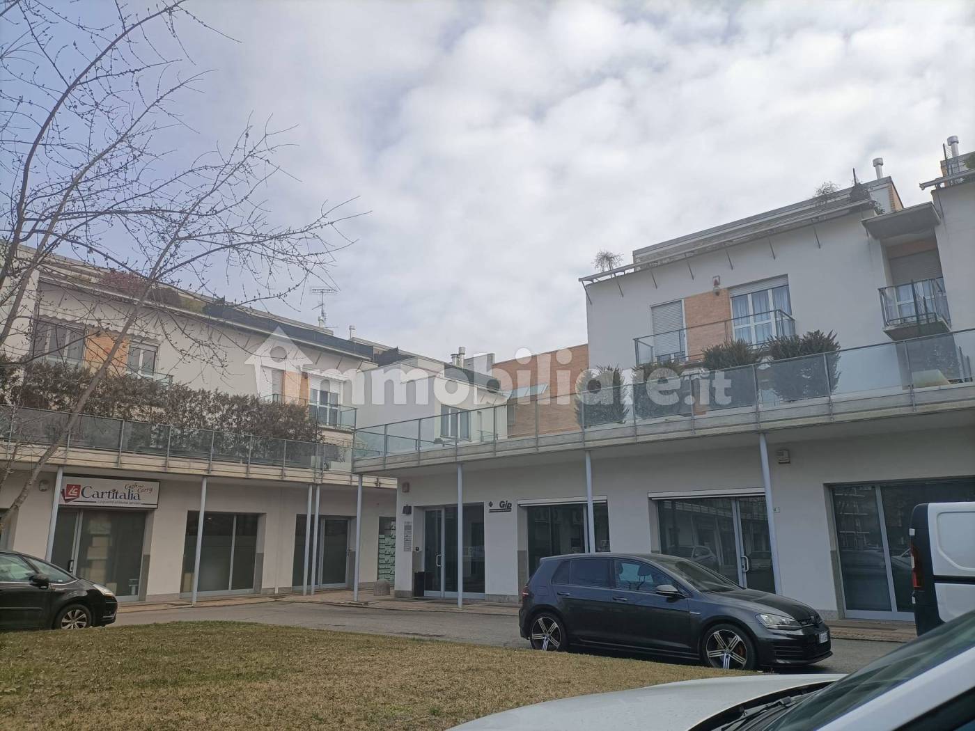 Locale commerciale in Vendita