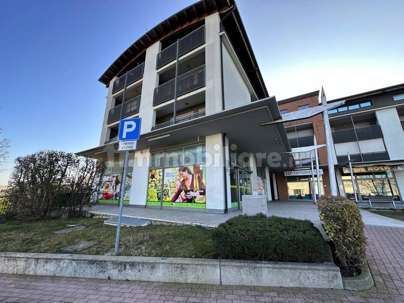 Locale commerciale in Vendita