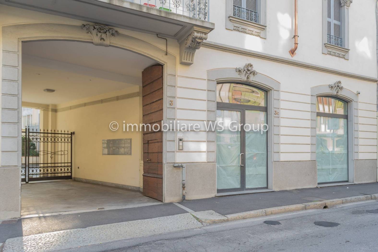 Locale commerciale in Vendita