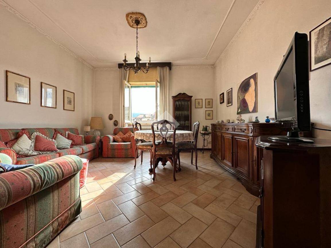 Appartamento via Bertoloni 36, Centro, Sarzana