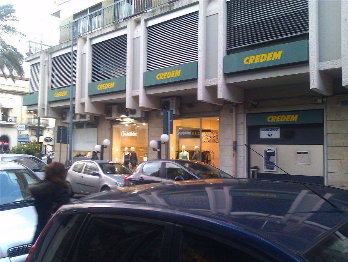 Locale commerciale in Vendita