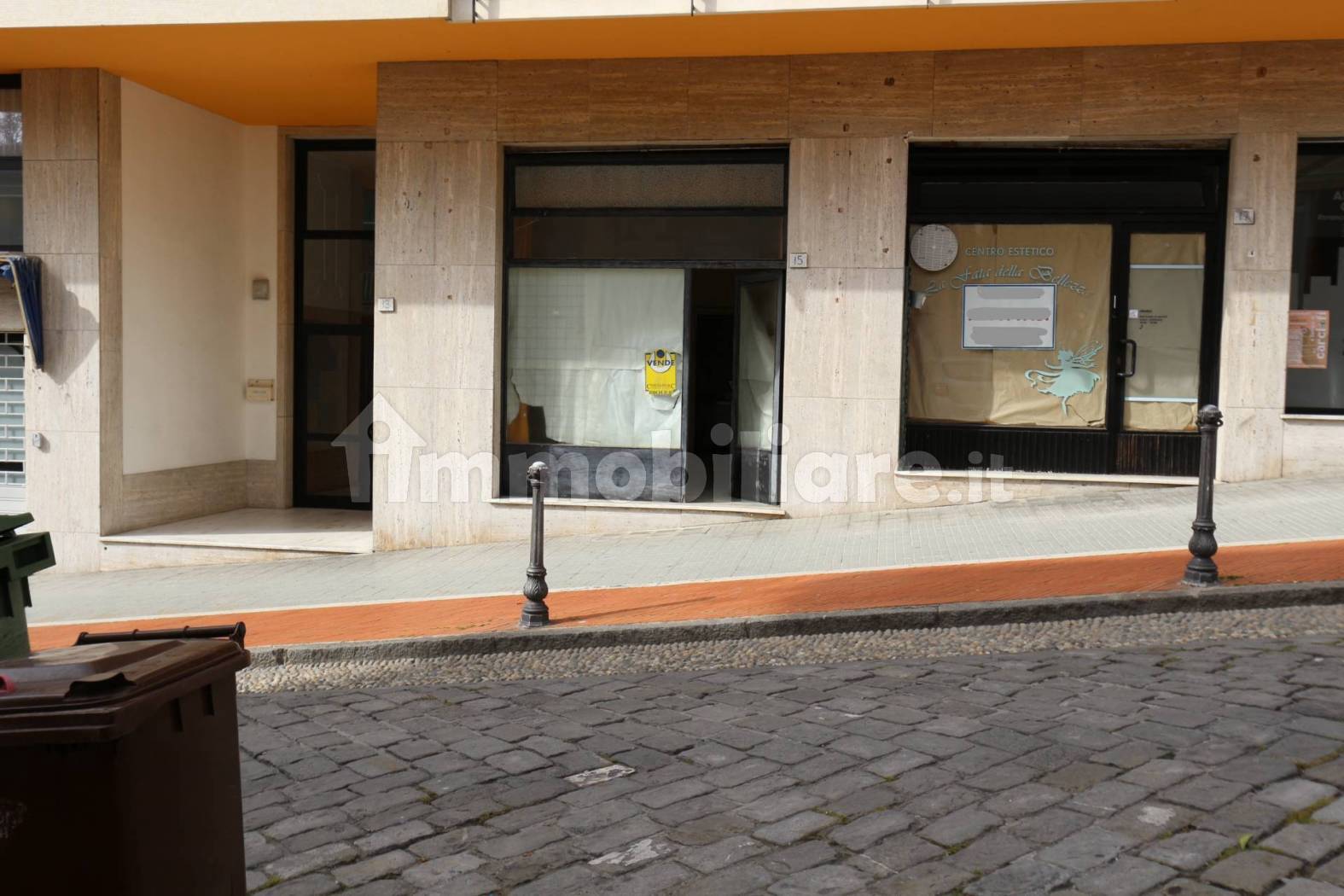 Locale commerciale in Vendita