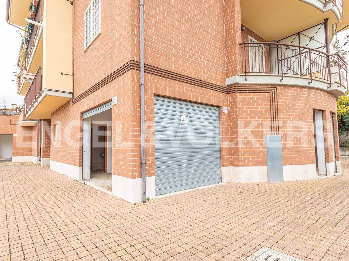 Locale commerciale in Vendita