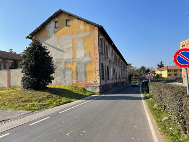 Palazzo - Edificio via Gaggiolo 6, Oleggio, Rif. 101445315 - Immobiliare.it