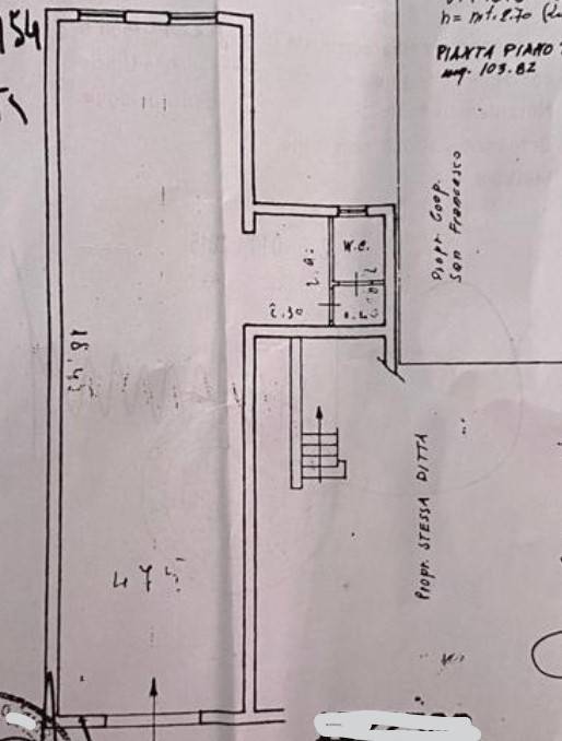 Locale commerciale in Vendita