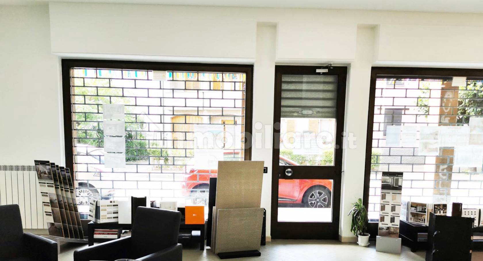 Locale commerciale in Vendita